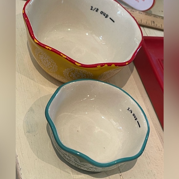 The Pioneer Woman | Kitchen | 2 Pioneer Woman Measuring Nesting Bowls ...
